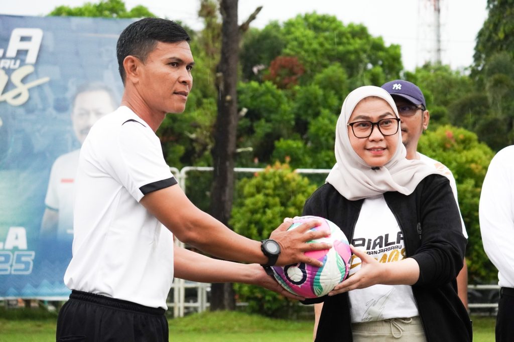 Gila Bola Tutup Tahun 2025 Resmi Bergulir, Wali Kota Buka Turnamen U-40 ...
